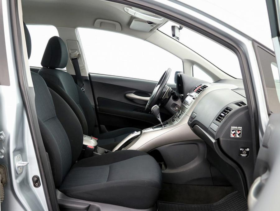 Pelēks Toyota Auris 2009 Tallina, ar dzinēja tilpumu 1.60 L un nobraukumu 129 tūkst. km par 3499 €, foto 7 vietnē AUTOMOTO.COM.LV