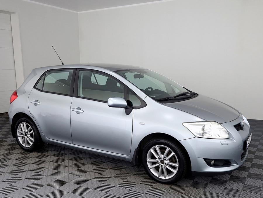 Pelēks Toyota Auris 2009 Tallina, ar dzinēja tilpumu 1.60 L un nobraukumu 129 tūkst. km par 3499 €, foto 10 vietnē AUTOMOTO.COM.LV