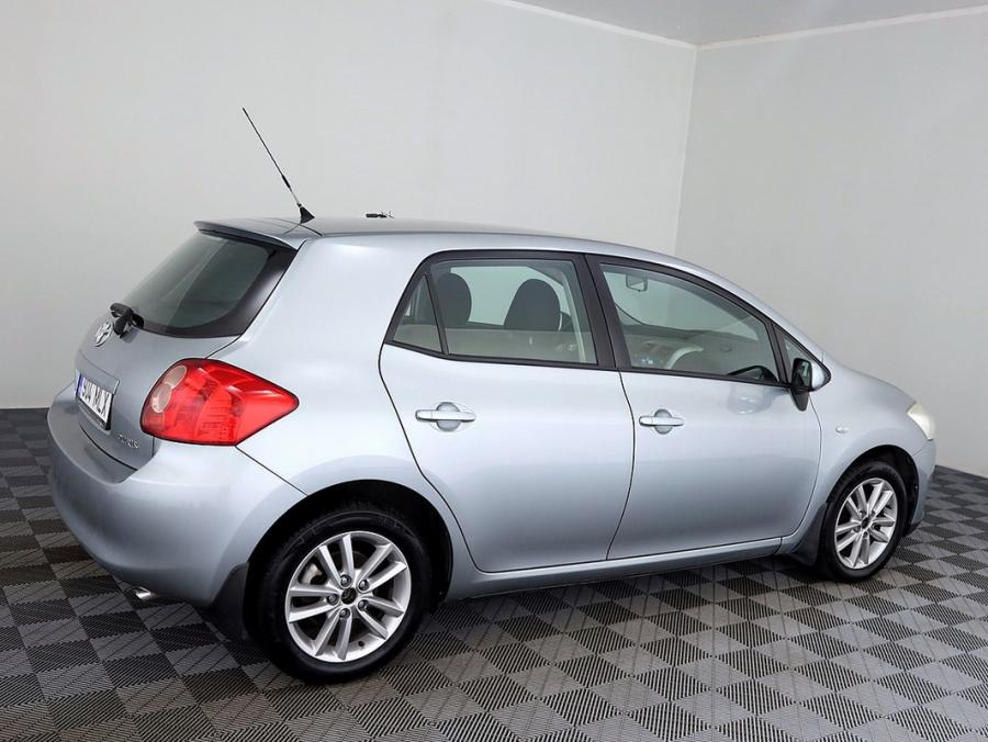 Pelēks Toyota Auris 2009 Tallina, ar dzinēja tilpumu 1.60 L un nobraukumu 129 tūkst. km par 3499 €, foto 12 vietnē AUTOMOTO.COM.LV