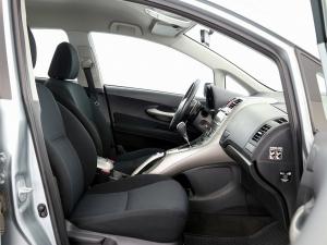 Pelēks Toyota Auris 2009 Tallina, ar dzinēja tilpumu 1.60 L un nobraukumu 129 tūkst. km par 3499 €, foto 15 vietnē AUTOMOTO.COM.LV