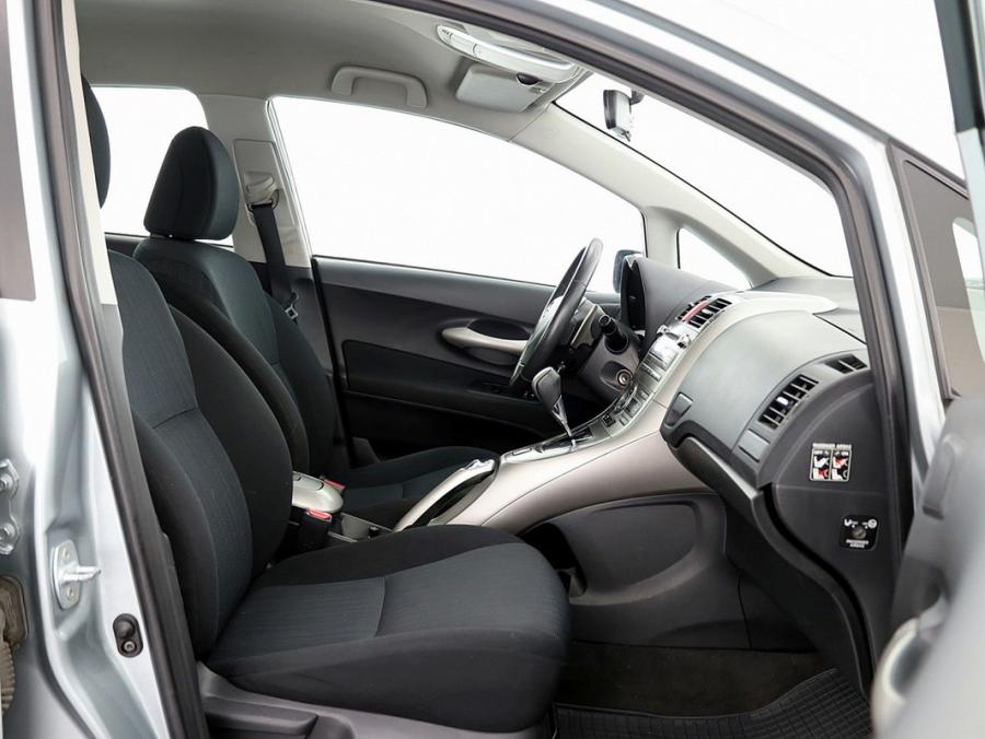 Pelēks Toyota Auris 2009 Tallina, ar dzinēja tilpumu 1.60 L un nobraukumu 129 tūkst. km par 3499 €, foto 15 vietnē AUTOMOTO.COM.LV