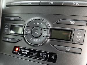 Pelēks Toyota Auris 2009 Tallina, ar dzinēja tilpumu 1.60 L un nobraukumu 129 tūkst. km par 3499 €, foto 17 vietnē AUTOMOTO.COM.LV