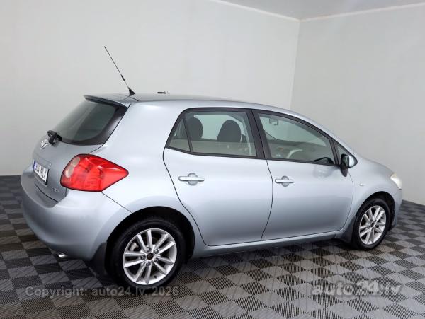 Pelēks Toyota Auris 2009 Tallina, ar dzinēja tilpumu 1.60 L un nobraukumu 129 tūkst. km par 3499 €, foto 3 vietnē AUTOMOTO.COM.LV