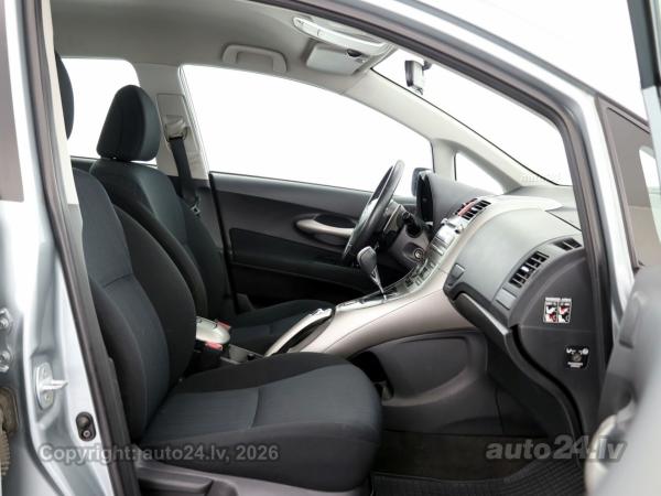 Pelēks Toyota Auris 2009 Tallina, ar dzinēja tilpumu 1.60 L un nobraukumu 129 tūkst. km par 3499 €, foto 6 vietnē AUTOMOTO.COM.LV
