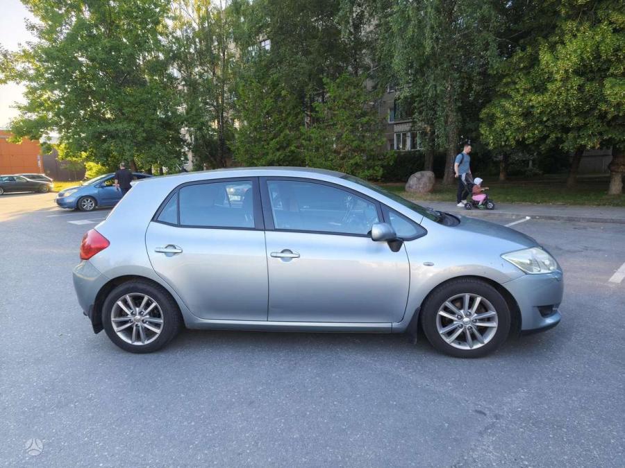 Grey Toyota Auris 2009 in Vilnius, with an engine capacity of 1.36 L and mileage of 168 thousand km for 3000 €, photo 5 on AUTOMOTO.COM.LV