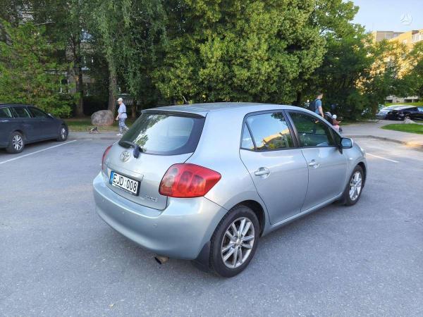 Grey Toyota Auris 2009 in Vilnius, with an engine capacity of 1.36 L and mileage of 168 thousand km for 3000 €, photo 5 on AUTOMOTO.COM.LV