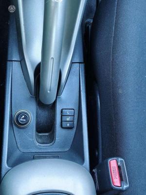 Grey Toyota Auris 2009 in Vilnius, with an engine capacity of 1.36 L and mileage of 168 thousand km for 3000 €, photo 11 on AUTOMOTO.COM.LV