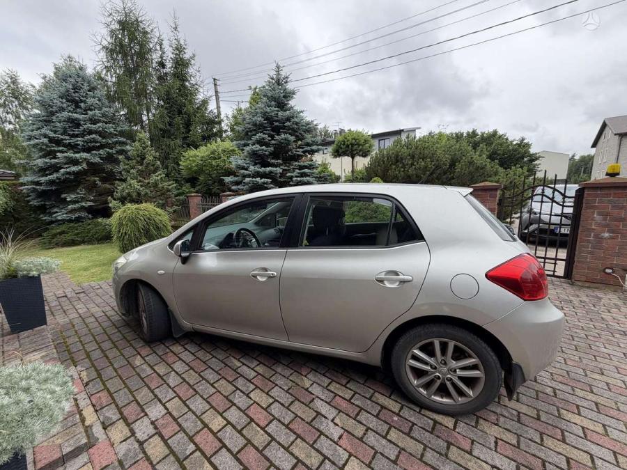 Pelēks Toyota Auris 2009 Viļņa, ar dzinēja tilpumu 1.36 L un nobraukumu 228 tūkst. km par 3000 €, foto 1 vietnē AUTOMOTO.COM.LV