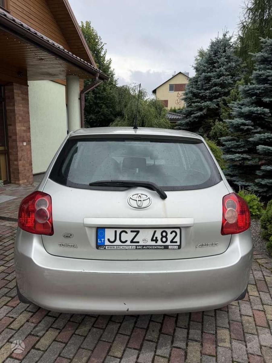 Pelēks Toyota Auris 2009 Viļņa, ar dzinēja tilpumu 1.36 L un nobraukumu 228 tūkst. km par 3000 €, foto 3 vietnē AUTOMOTO.COM.LV