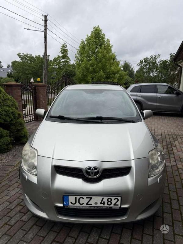 Grey Toyota Auris 2009 in Vilnius, with an engine capacity of 1.36 L and mileage of 228 thousand km for 3000 €, photo 3 on AUTOMOTO.COM.LV