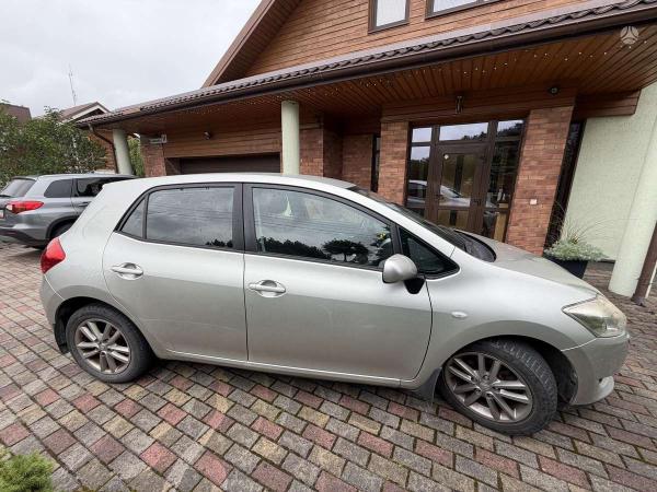 Grey Toyota Auris 2009 in Vilnius, with an engine capacity of 1.36 L and mileage of 228 thousand km for 3000 €, photo 4 on AUTOMOTO.COM.LV