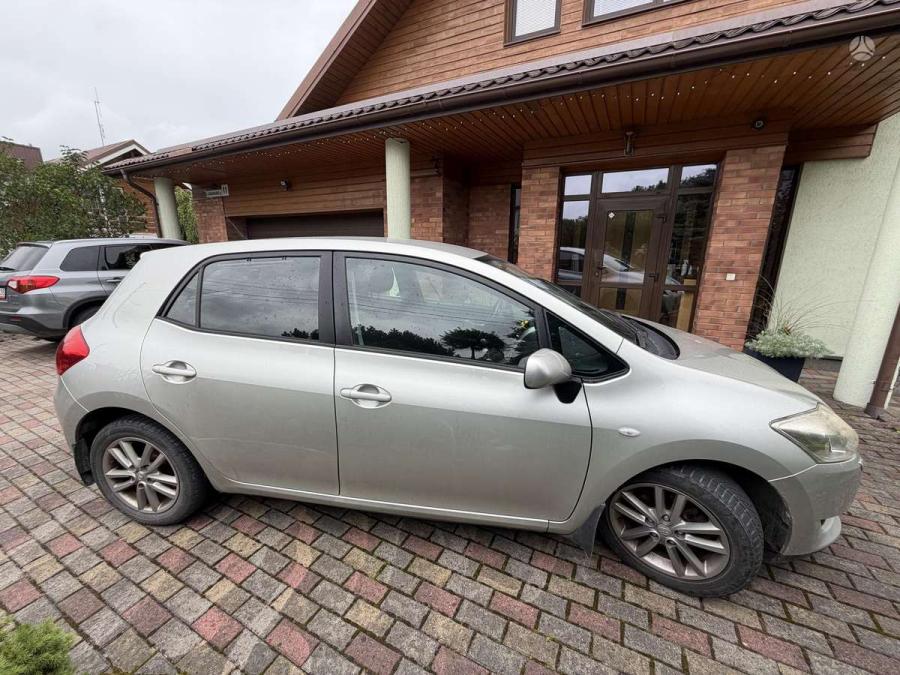 Pelēks Toyota Auris 2009 Viļņa, ar dzinēja tilpumu 1.36 L un nobraukumu 228 tūkst. km par 3000 €, foto 5 vietnē AUTOMOTO.COM.LV