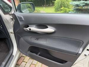 Pelēks Toyota Auris 2009 Viļņa, ar dzinēja tilpumu 1.36 L un nobraukumu 228 tūkst. km par 3000 €, foto 6 vietnē AUTOMOTO.COM.LV