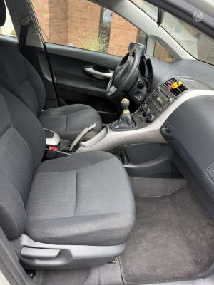 Pelēks Toyota Auris 2009 Viļņa, ar dzinēja tilpumu 1.36 L un nobraukumu 228 tūkst. km par 3000 €, foto 7 vietnē AUTOMOTO.COM.LV