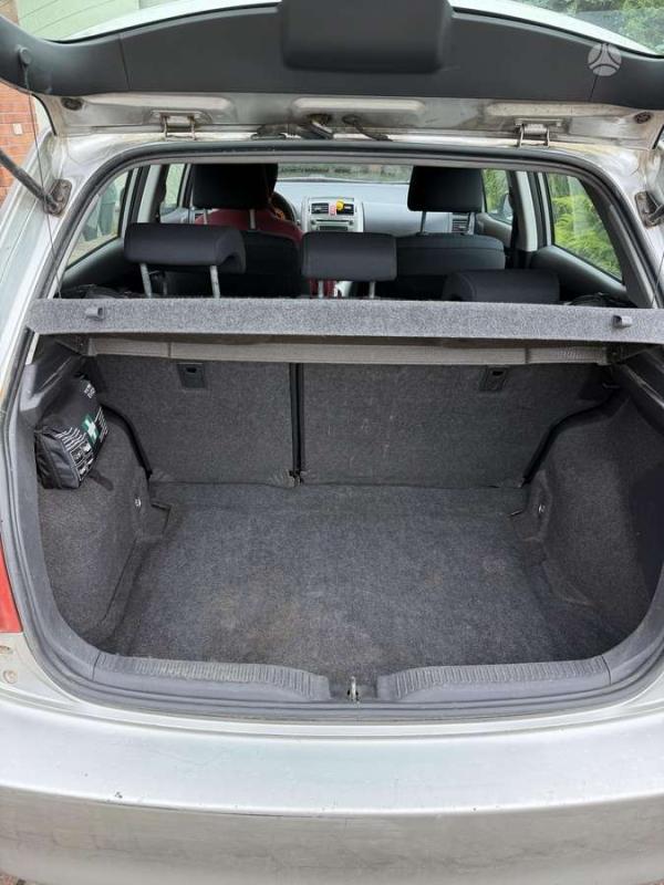 Grey Toyota Auris 2009 in Vilnius, with an engine capacity of 1.36 L and mileage of 228 thousand km for 3000 €, photo 8 on AUTOMOTO.COM.LV
