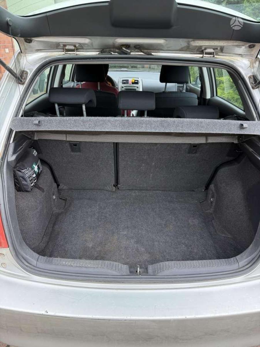 Pelēks Toyota Auris 2009 Viļņa, ar dzinēja tilpumu 1.36 L un nobraukumu 228 tūkst. km par 3000 €, foto 9 vietnē AUTOMOTO.COM.LV