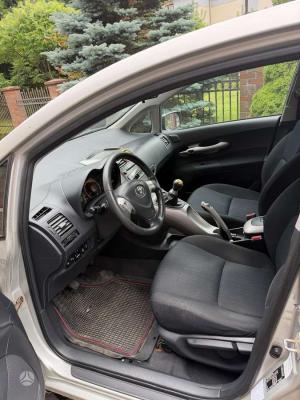 Pelēks Toyota Auris 2009 Viļņa, ar dzinēja tilpumu 1.36 L un nobraukumu 228 tūkst. km par 3000 €, foto 10 vietnē AUTOMOTO.COM.LV