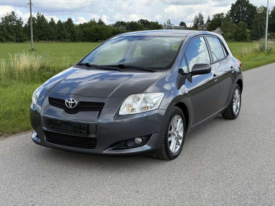 Pelēks Toyota Auris 2009 Vilkaviškis, ar dzinēja tilpumu 1.36 L un nobraukumu 207 tūkst. km par 3100 €, foto 1 vietnē AUTOMOTO.COM.LV