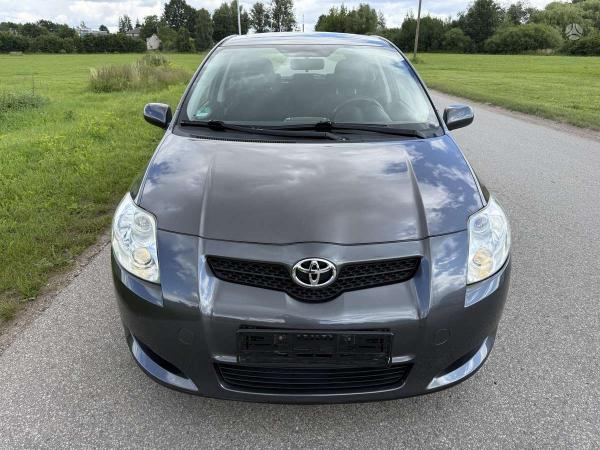 Pelēks Toyota Auris 2009 Vilkaviškis, ar dzinēja tilpumu 1.36 L un nobraukumu 207 tūkst. km par 3100 €, foto 2 vietnē AUTOMOTO.COM.LV