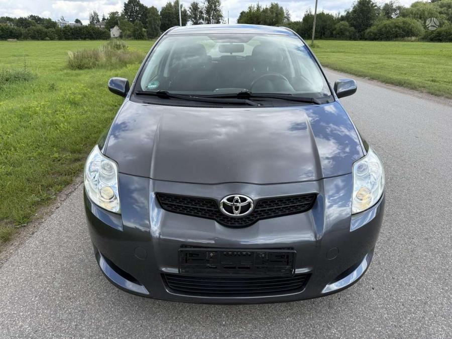 Pelēks Toyota Auris 2009 Vilkaviškis, ar dzinēja tilpumu 1.36 L un nobraukumu 207 tūkst. km par 3100 €, foto 3 vietnē AUTOMOTO.COM.LV