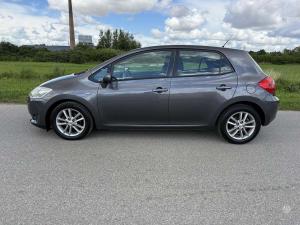 Pelēks Toyota Auris 2009 Vilkaviškis, ar dzinēja tilpumu 1.36 L un nobraukumu 207 tūkst. km par 3100 €, foto 5 vietnē AUTOMOTO.COM.LV