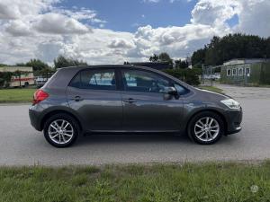 Pelēks Toyota Auris 2009 Vilkaviškis, ar dzinēja tilpumu 1.36 L un nobraukumu 207 tūkst. km par 3100 €, foto 6 vietnē AUTOMOTO.COM.LV