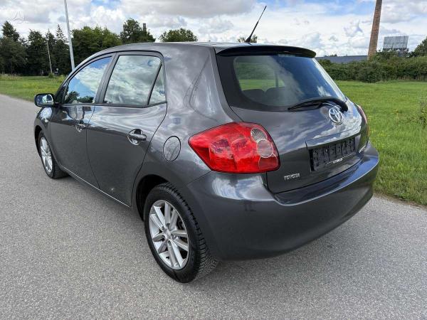 Pelēks Toyota Auris 2009 Vilkaviškis, ar dzinēja tilpumu 1.36 L un nobraukumu 207 tūkst. km par 3100 €, foto 6 vietnē AUTOMOTO.COM.LV