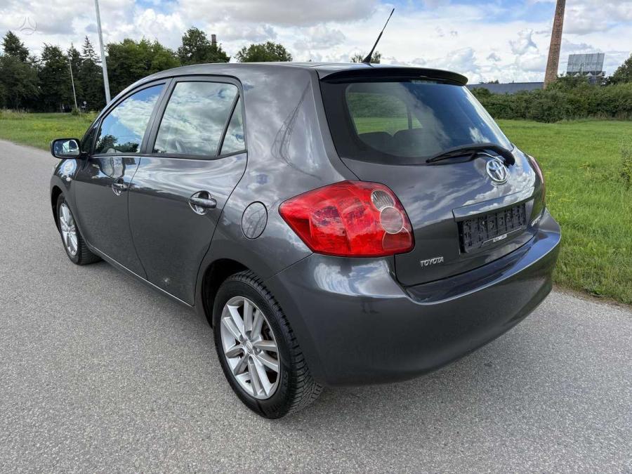 Pelēks Toyota Auris 2009 Vilkaviškis, ar dzinēja tilpumu 1.36 L un nobraukumu 207 tūkst. km par 3100 €, foto 7 vietnē AUTOMOTO.COM.LV