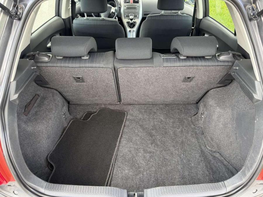 Pelēks Toyota Auris 2009 Vilkaviškis, ar dzinēja tilpumu 1.36 L un nobraukumu 207 tūkst. km par 3100 €, foto 9 vietnē AUTOMOTO.COM.LV