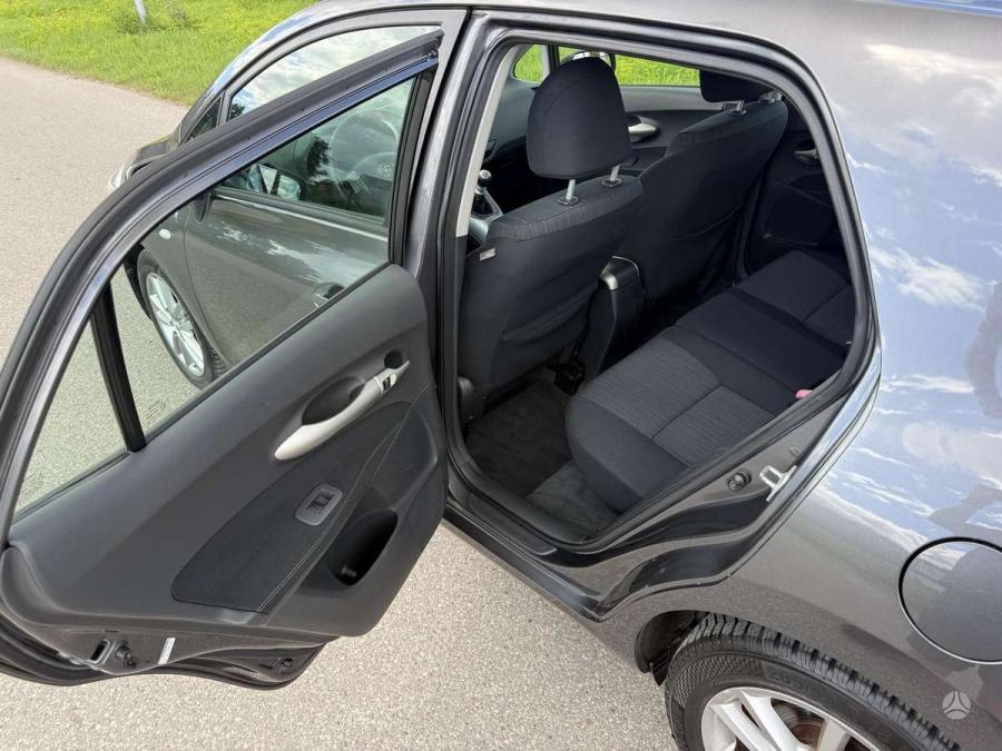 Pelēks Toyota Auris 2009 Vilkaviškis, ar dzinēja tilpumu 1.36 L un nobraukumu 207 tūkst. km par 3100 €, foto 11 vietnē AUTOMOTO.COM.LV