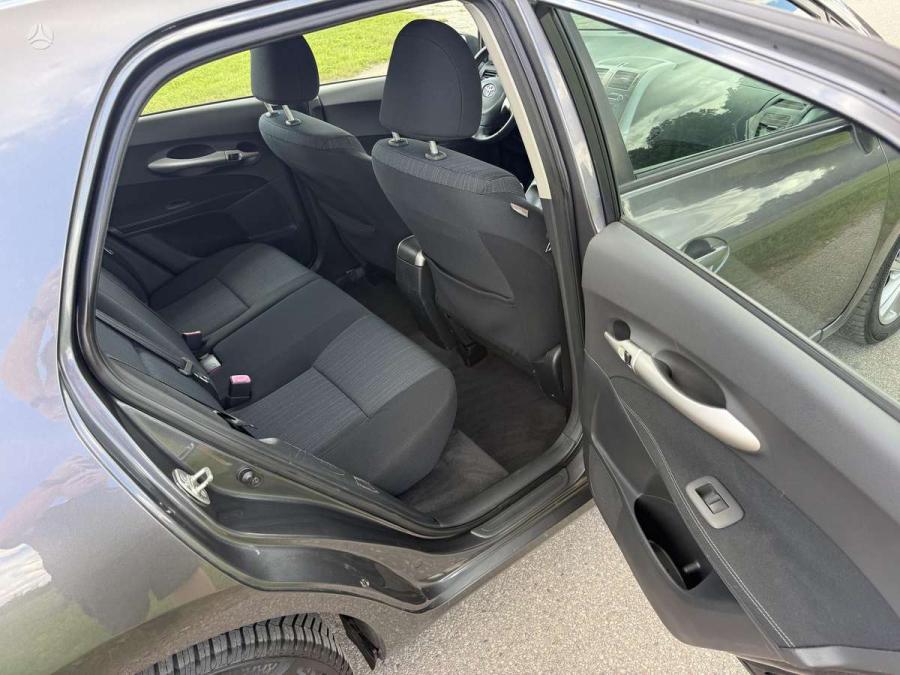 Pelēks Toyota Auris 2009 Vilkaviškis, ar dzinēja tilpumu 1.36 L un nobraukumu 207 tūkst. km par 3100 €, foto 13 vietnē AUTOMOTO.COM.LV