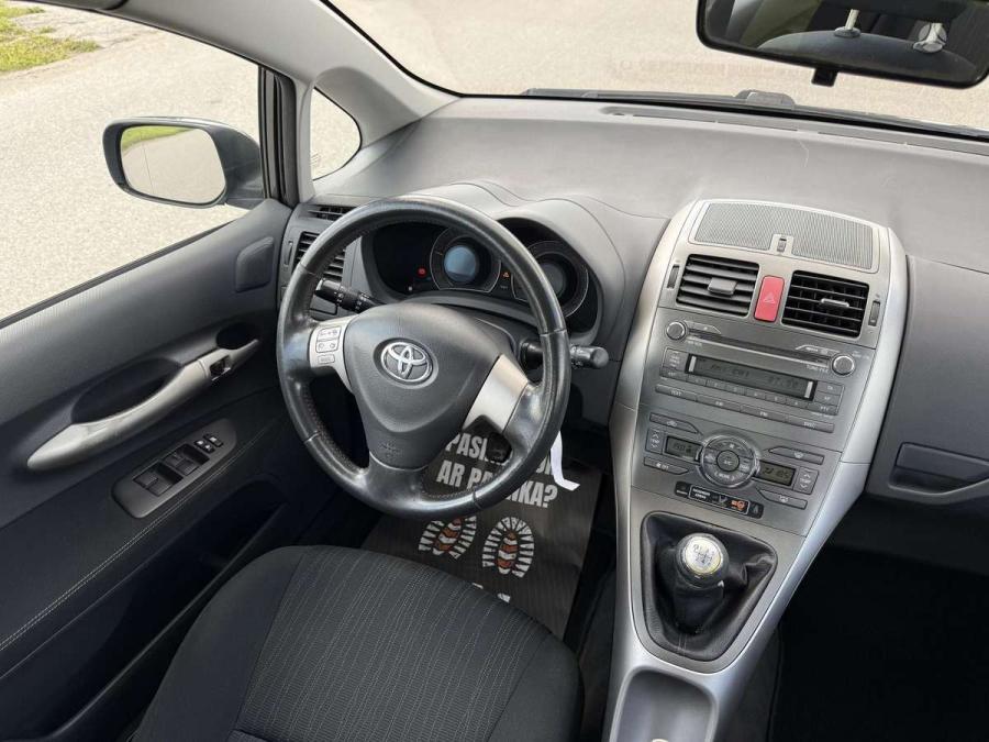 Pelēks Toyota Auris 2009 Vilkaviškis, ar dzinēja tilpumu 1.36 L un nobraukumu 207 tūkst. km par 3100 €, foto 15 vietnē AUTOMOTO.COM.LV