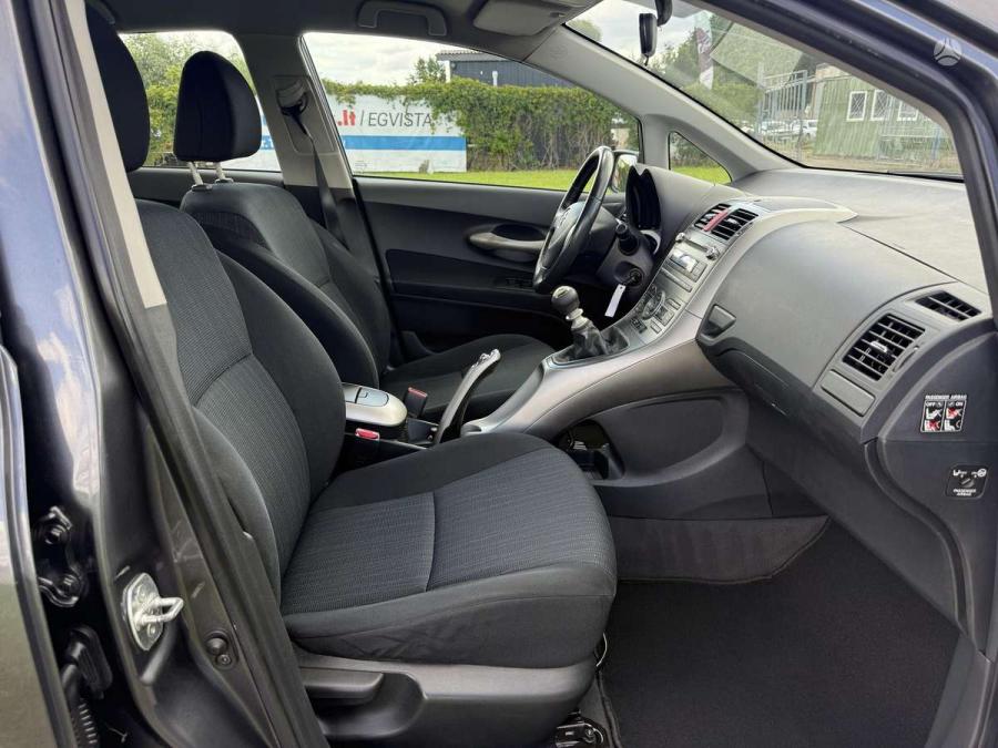 Pelēks Toyota Auris 2009 Vilkaviškis, ar dzinēja tilpumu 1.36 L un nobraukumu 207 tūkst. km par 3100 €, foto 17 vietnē AUTOMOTO.COM.LV