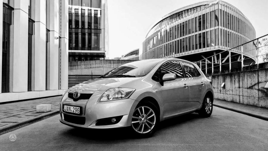 Pelēks Toyota Auris 2009 Viļņa, ar dzinēja tilpumu 1.60 L un nobraukumu 151 tūkst. km par 4750 €, foto 1 vietnē AUTOMOTO.COM.LV