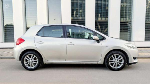 Grey Toyota Auris 2009 in Vilnius, with an engine capacity of 1.60 L and mileage of 151 thousand km for 4750 €, photo 4 on AUTOMOTO.COM.LV