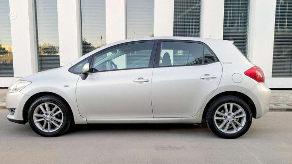 Grey Toyota Auris 2009 in Vilnius, with an engine capacity of 1.60 L and mileage of 151 thousand km for 4750 €, photo 5 on AUTOMOTO.COM.LV