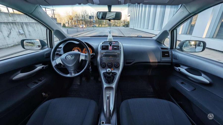 Pelēks Toyota Auris 2009 Viļņa, ar dzinēja tilpumu 1.60 L un nobraukumu 151 tūkst. km par 4750 €, foto 19 vietnē AUTOMOTO.COM.LV