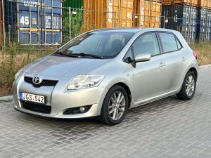 Pelēks Toyota Auris 2009 Viļņa, ar dzinēja tilpumu 2.00 L un nobraukumu 345 tūkst. km par 1400 €, foto  vietnē AUTOMOTO.COM.LV