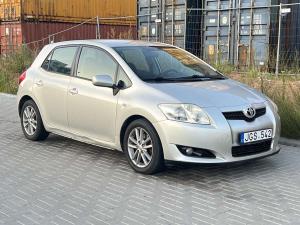 Pelēks Toyota Auris 2009 Viļņa, ar dzinēja tilpumu 2.00 L un nobraukumu 345 tūkst. km par 1400 €, foto 3 vietnē AUTOMOTO.COM.LV