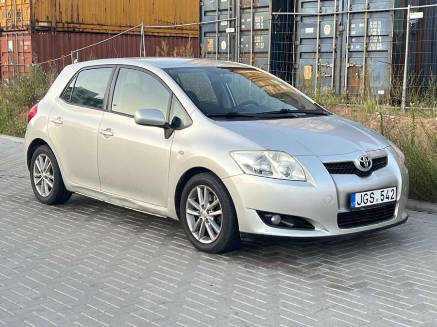Pelēks Toyota Auris 2009 Viļņa, ar dzinēja tilpumu 2.00 L un nobraukumu 345 tūkst. km par 1400 €, foto 3 vietnē AUTOMOTO.COM.LV