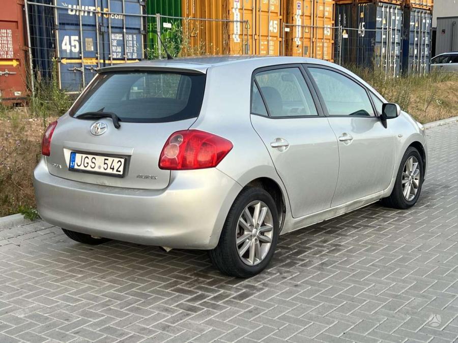Pelēks Toyota Auris 2009 Viļņa, ar dzinēja tilpumu 2.00 L un nobraukumu 345 tūkst. km par 1400 €, foto 4 vietnē AUTOMOTO.COM.LV