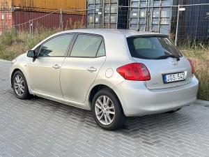Pelēks Toyota Auris 2009 Viļņa, ar dzinēja tilpumu 2.00 L un nobraukumu 345 tūkst. km par 1400 €, foto 5 vietnē AUTOMOTO.COM.LV