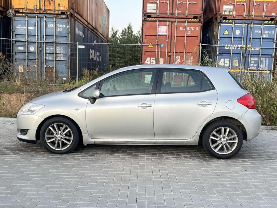 Pelēks Toyota Auris 2009 Viļņa, ar dzinēja tilpumu 2.00 L un nobraukumu 345 tūkst. km par 1400 €, foto 7 vietnē AUTOMOTO.COM.LV