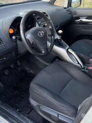 Pelēks Toyota Auris 2009 Viļņa, ar dzinēja tilpumu 2.00 L un nobraukumu 345 tūkst. km par 1400 €, foto 8 vietnē AUTOMOTO.COM.LV