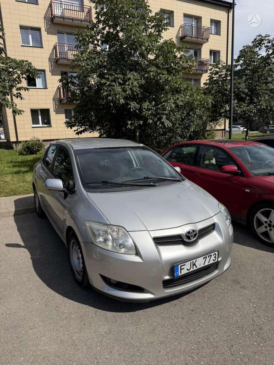 Pelēks Toyota Auris 2009 Kauņa, ar dzinēja tilpumu 1.60 L un nobraukumu 310 tūkst. km par 1999 €, foto 1 vietnē AUTOMOTO.COM.LV