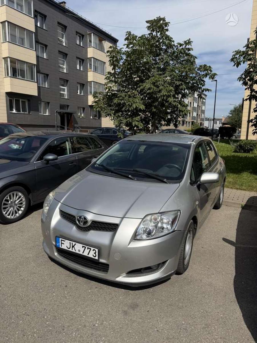 Pelēks Toyota Auris 2009 Kauņa, ar dzinēja tilpumu 1.60 L un nobraukumu 310 tūkst. km par 1999 €, foto 4 vietnē AUTOMOTO.COM.LV