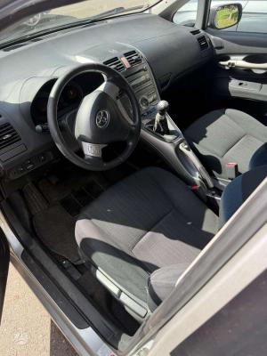 Pelēks Toyota Auris 2009 Kauņa, ar dzinēja tilpumu 1.60 L un nobraukumu 310 tūkst. km par 1999 €, foto 9 vietnē AUTOMOTO.COM.LV