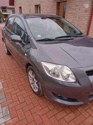 Pelēks Toyota Auris 2009 Alīta, ar dzinēja tilpumu 2.00 L un nobraukumu 434 tūkst. km par 1900 €, foto  vietnē AUTOMOTO.COM.LV