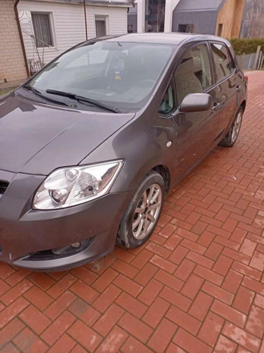Grey Toyota Auris 2009 in Alytus, with an engine capacity of 2.00 L and mileage of 434 thousand km for 1900 €, photo 3 on AUTOMOTO.COM.LV
