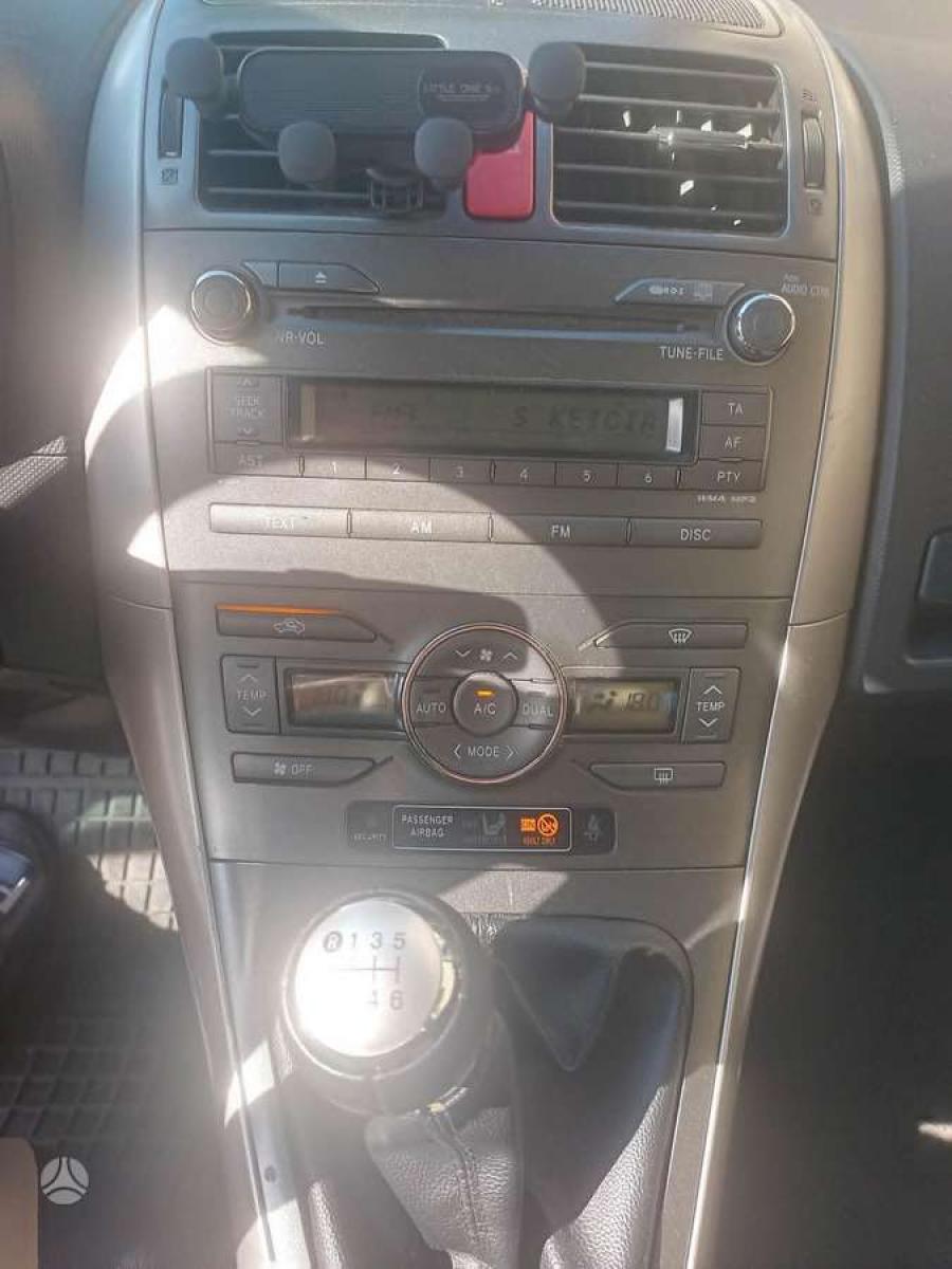 Grey Toyota Auris 2009 in Alytus, with an engine capacity of 2.00 L and mileage of 434 thousand km for 1900 €, photo 10 on AUTOMOTO.COM.LV